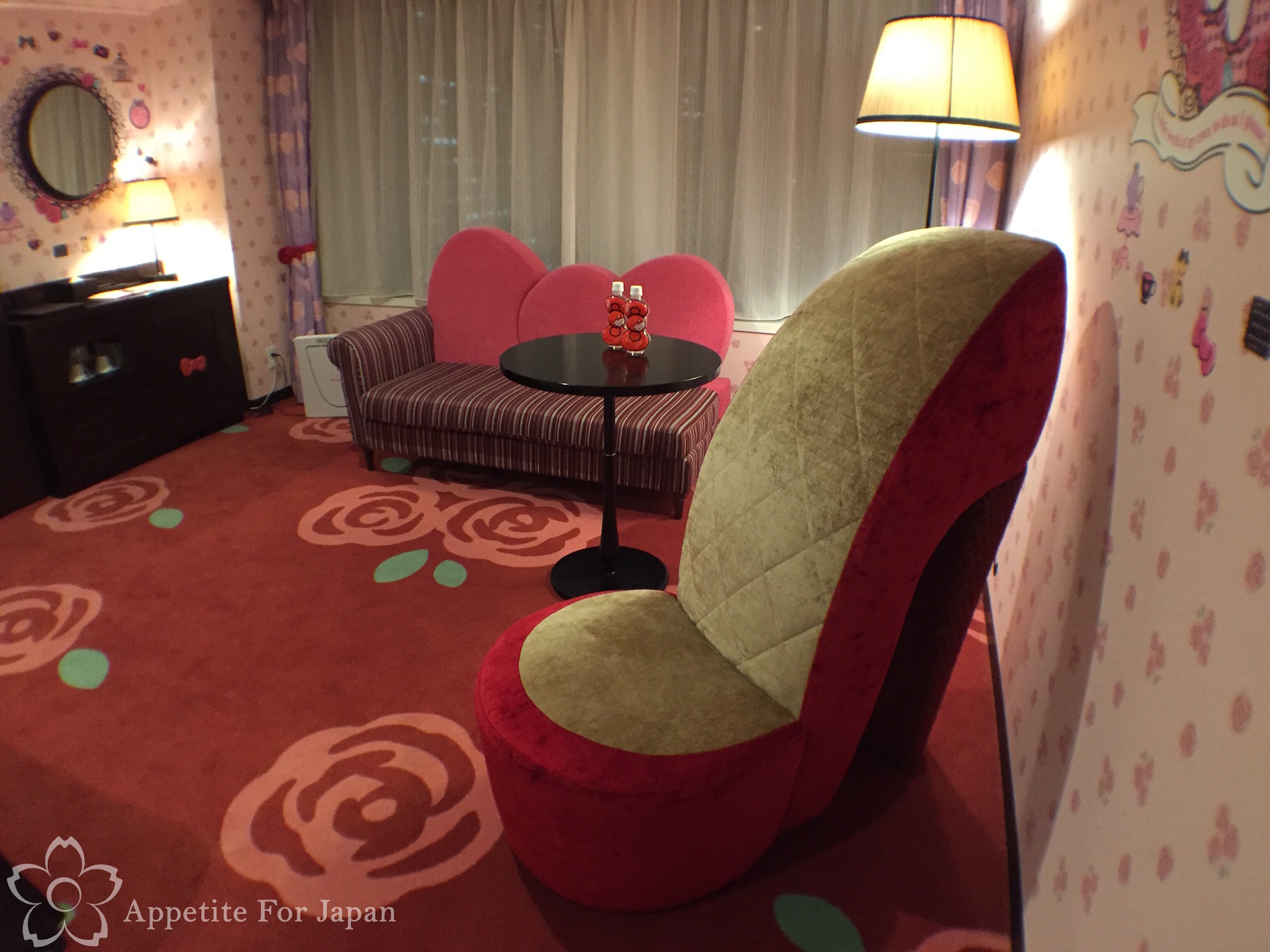 Hello Kitty Hotel Room: Inside Keio Plaza Tokyo’s Princess Kitty Room ...