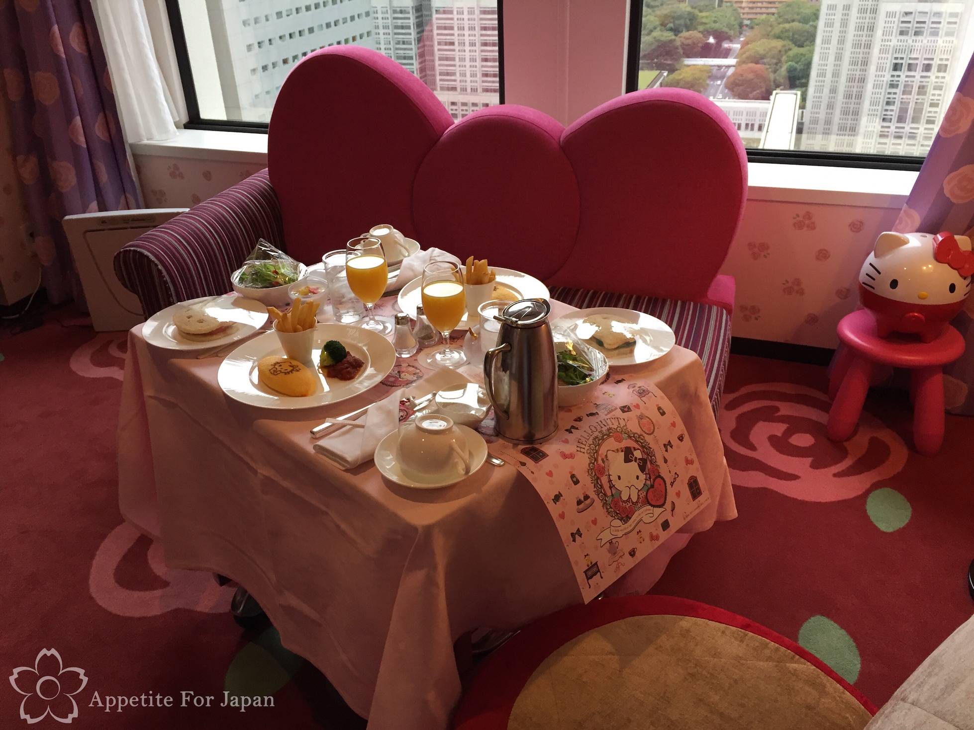 Hello Kitty Hotel Room: Inside Keio Plaza Tokyo’s Princess Kitty Room ...