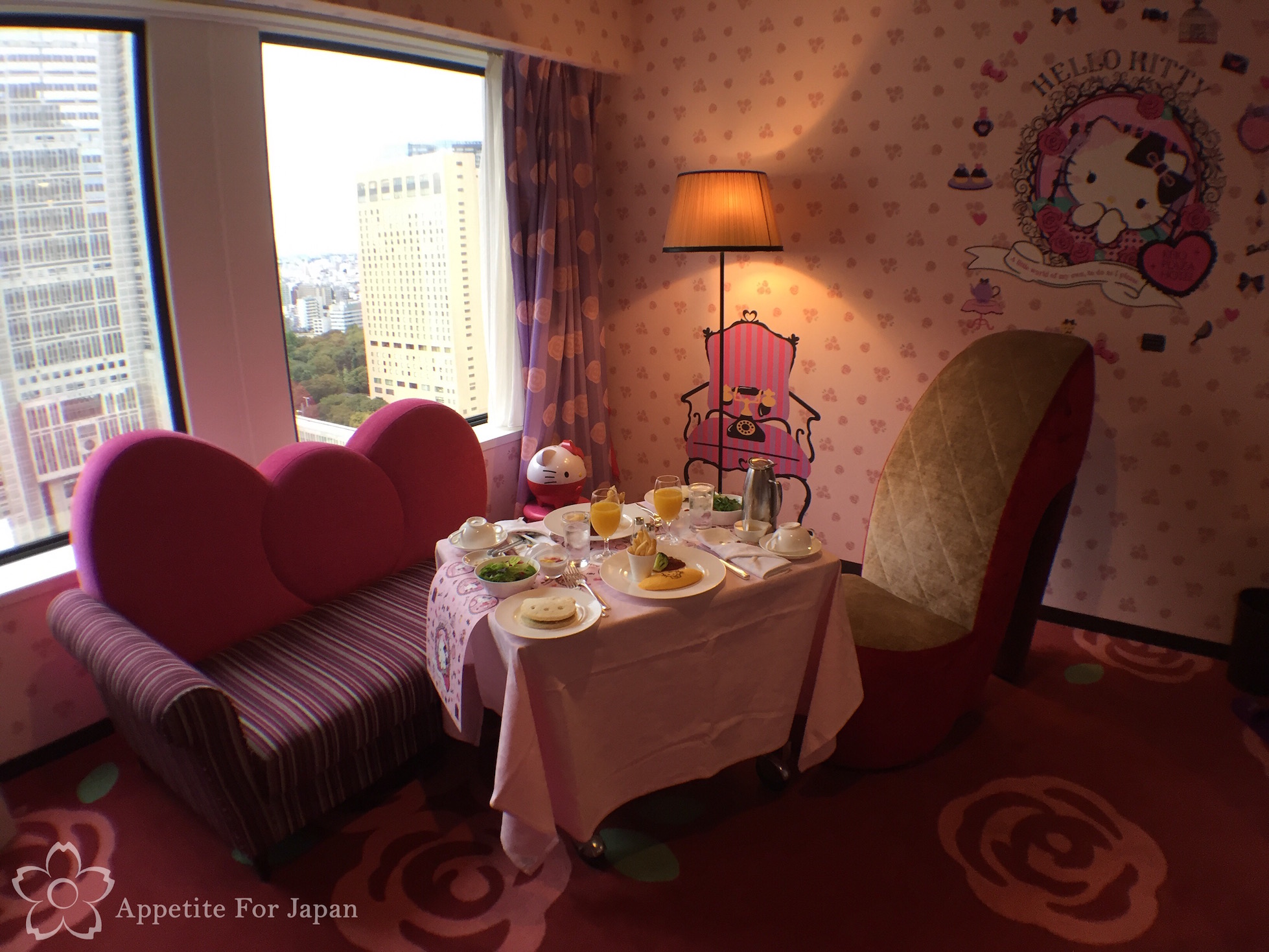 Hello Kitty Hotel Room: Inside Keio Plaza Tokyo’s Princess Kitty Room ...
