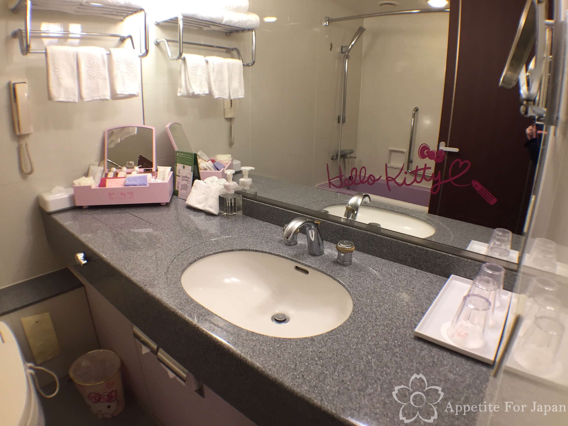 Hello Kitty Hotel Room: Inside Keio Plaza Tokyo’s Princess Kitty Room ...
